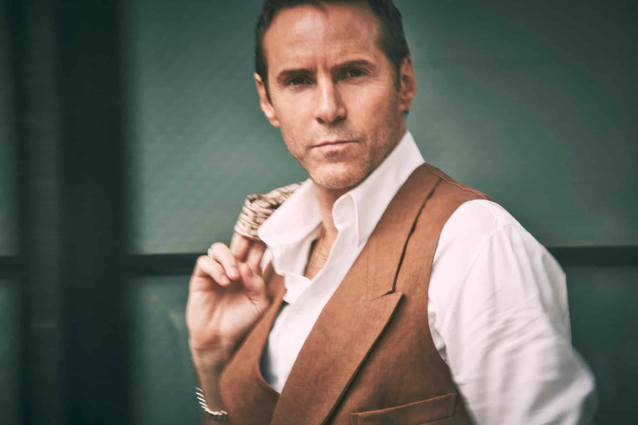 The Curious Case of Actor Alessandro Nivola - Mr Feelgood